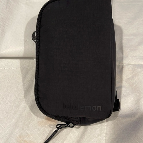 lululemon athletica | Bags | Fanning Pack Black Only Used A Few Times ...